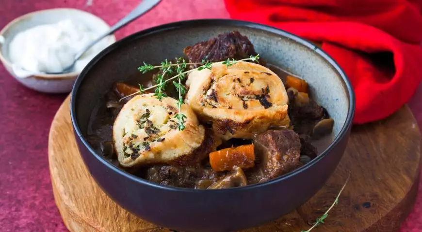 Stewed am Sider Rëndfleesch mat Bunnen