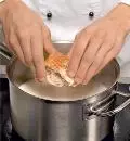 Photo of the preparation of the recipe: Polenta with cheese, pesto and head, Step number 2