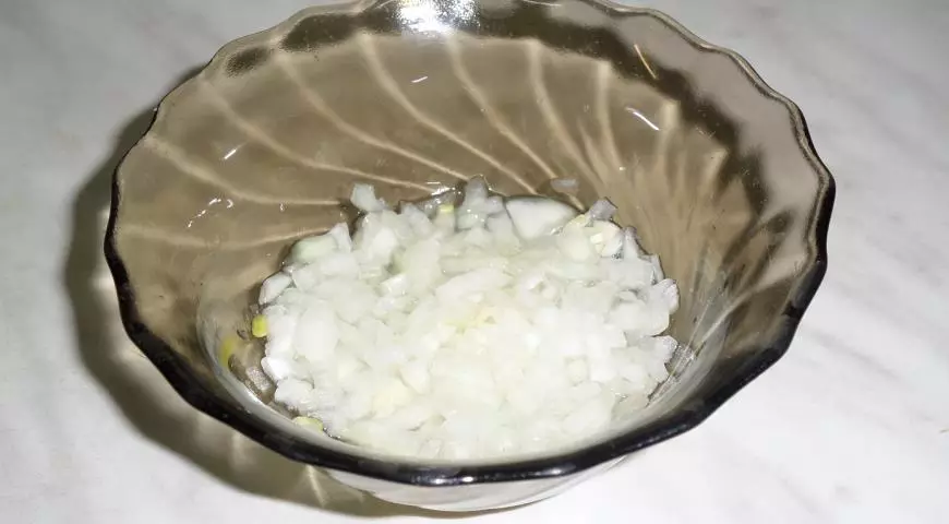 Zvrne čebule z kisom in sladkorjem