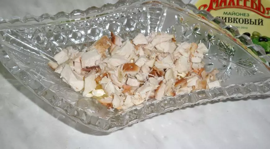 Pileće meso od ananasa narezano
