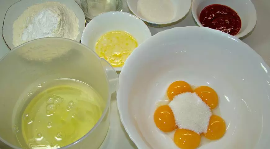 Préparer des ingrédients pour les biscuits