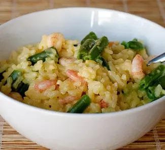 Saffron Risotto med räkor och gröna bönor