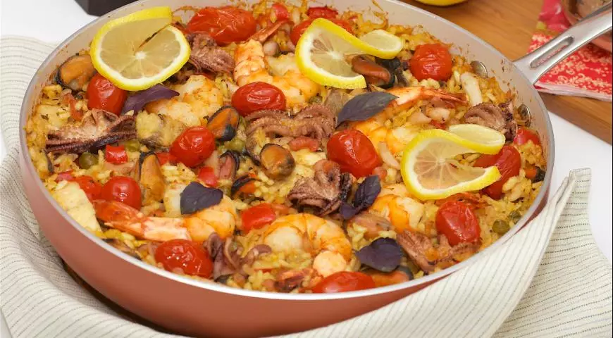 Paella z owocami morza