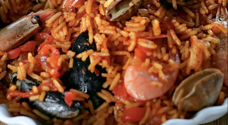 Kırmızı paella