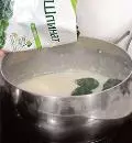Stock photo vaření recept: špenátová polévka a zelená zelenina, krok číslo 2