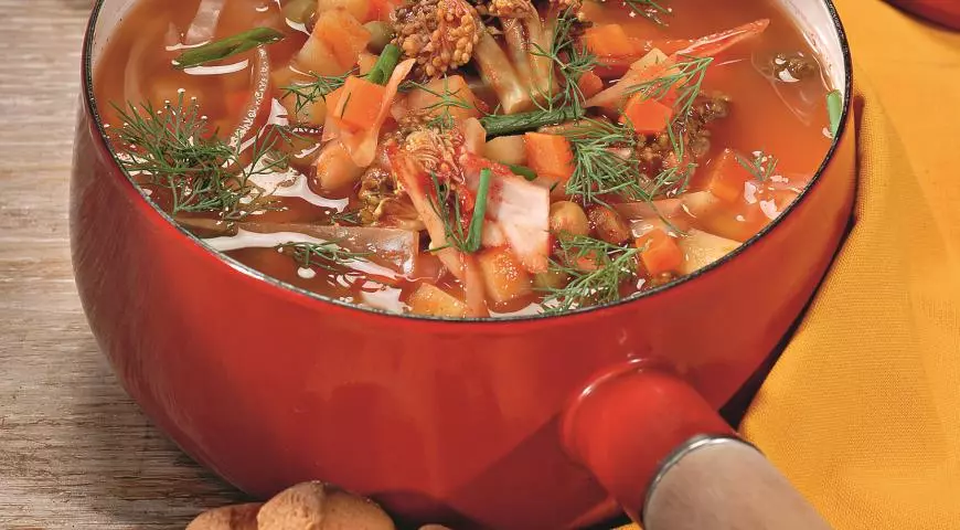 Sopa de tomate vegetal.