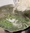 Stock Foto Cooking Recipe: súp thịt lợn với mì trứng, bước số 3