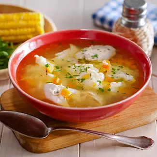 Sup hayam sareng pangsit jagong dina masak anu laun