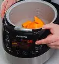 Stock Foto Cooking recipe: Pumpkin nuts with nuts in a slow cooker, step number 2