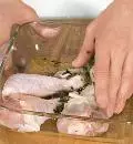 Stock Foto Recette de cuisson: Jambes de poulet avec chutney de framboise, étape numéro 1
