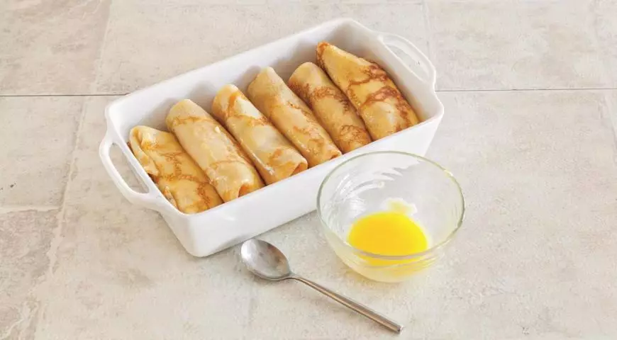 Fond foto bişirmə resepti: süd beynindəki pancake, kəsmik, 5 nömrəli addım