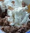 Changanya tuna na cheese ya cream kwa kufanya mousse.