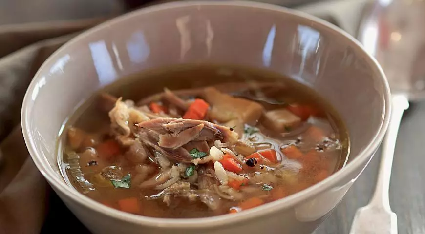 Sopa cessária com arroz e cogumelos brancos