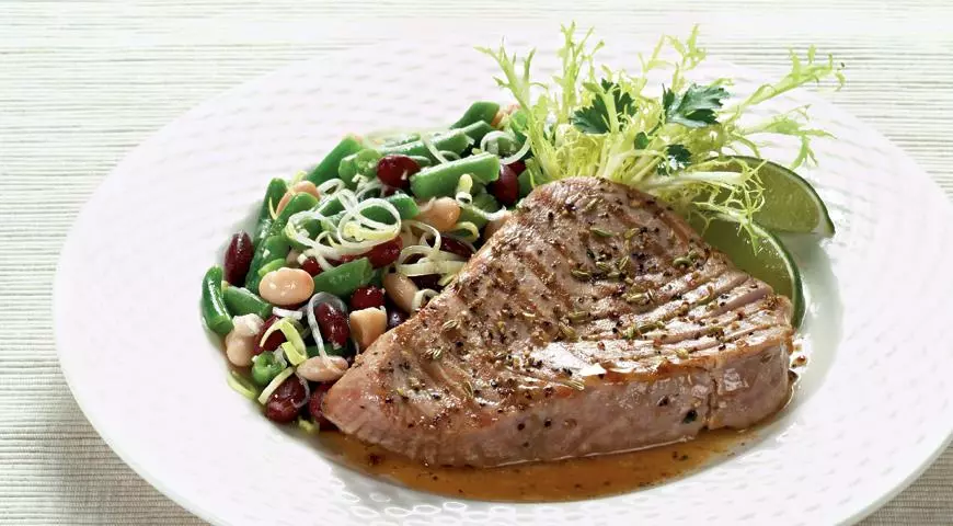 Tunfisk med friske urter og bønnesalat