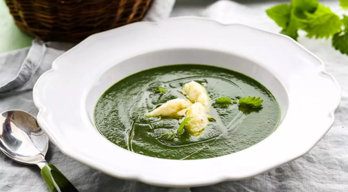 Nettle soup ine dumplings