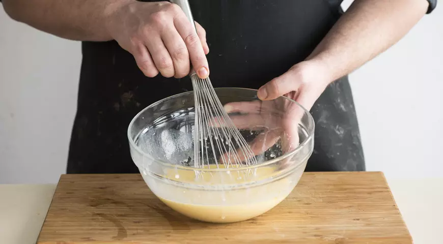 Stock foto madlavning opskrift: majs pandekager med kalkun, trin nummer 1