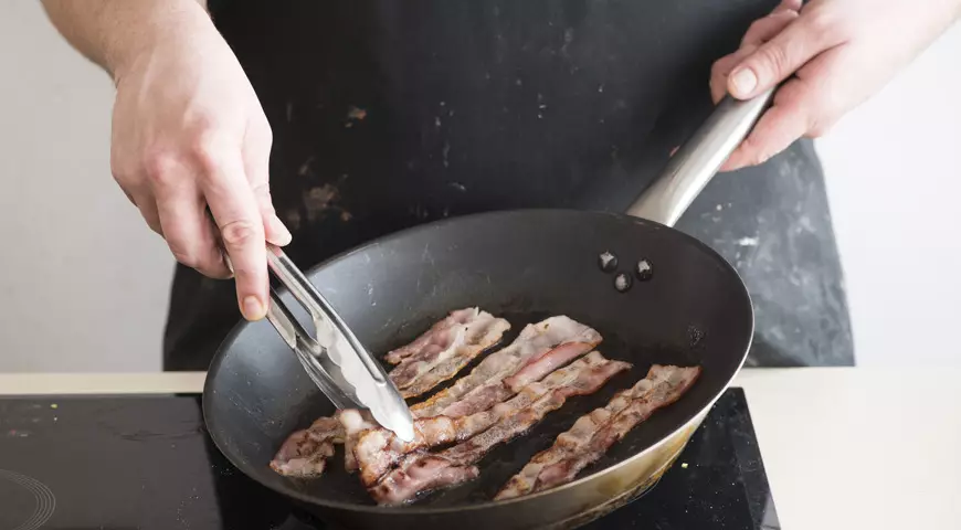 Stock foto madlavning opskrift: majs pandekager med kalkun, trin nummer 3