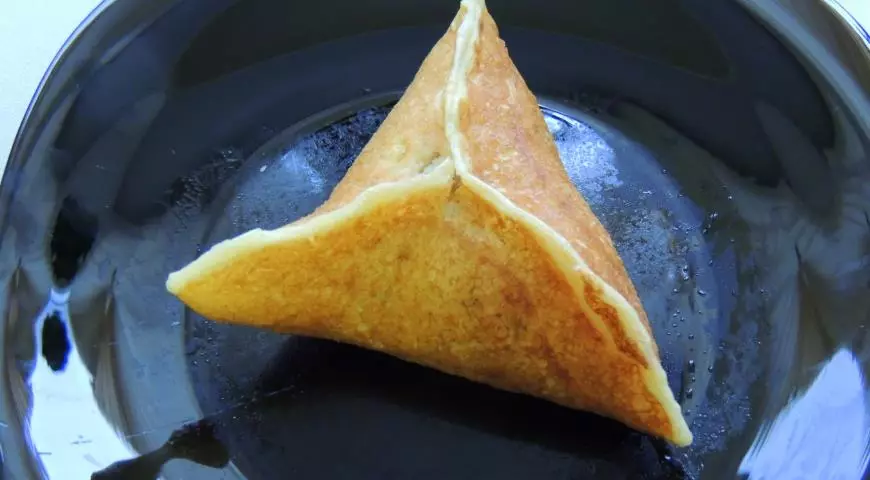 A dagba awọn akara pẹlu kikun olu adie