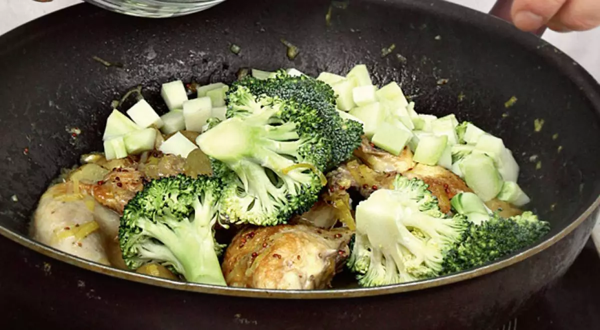 Recepta de cuina fotogràfica: pollastre de primavera amb verdures, pas núm. 6
