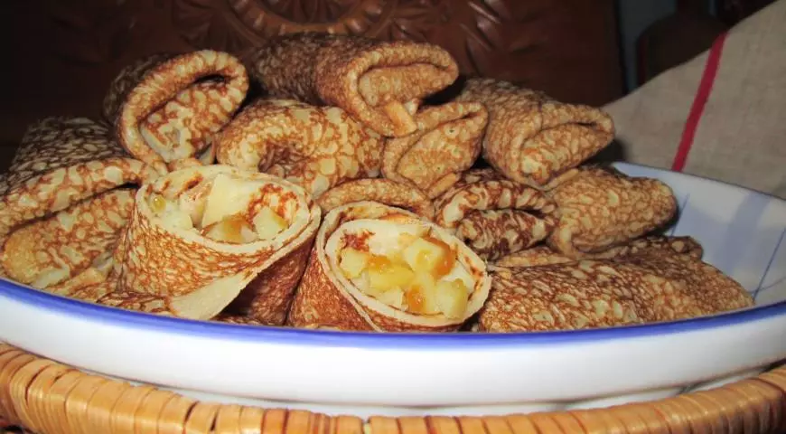 Pancake dengan epal dan madu