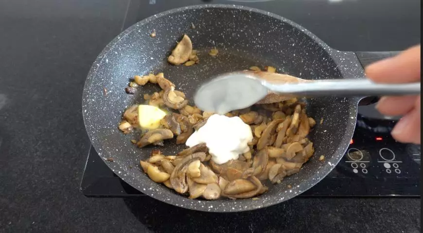 Foto Foto La ricetta della cucina: Champignon ripieni nel forno, il punto numero 2