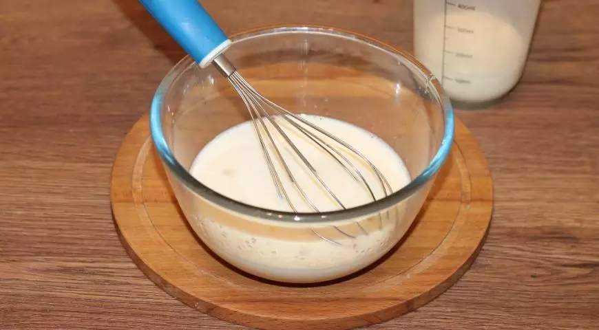 Foto persiapan resep: pancake dengan isian buah kering, langkah nomor 4