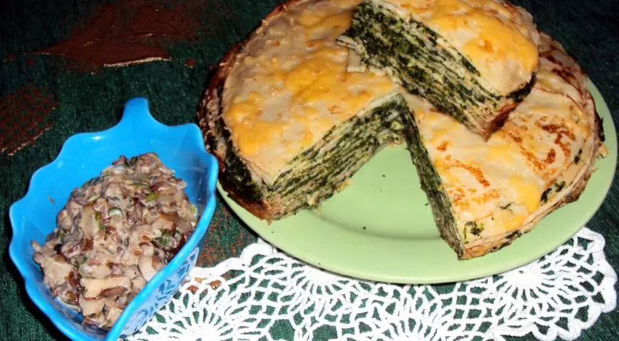 Палачинка торта со спанаќ и печурки сос 2