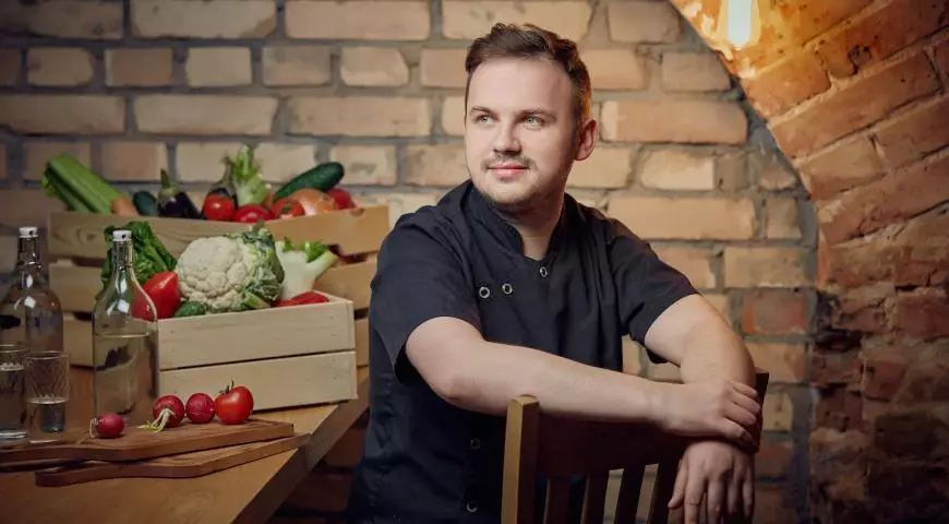 Artyom Minenkov, Chef True Cost Bar & Grill.