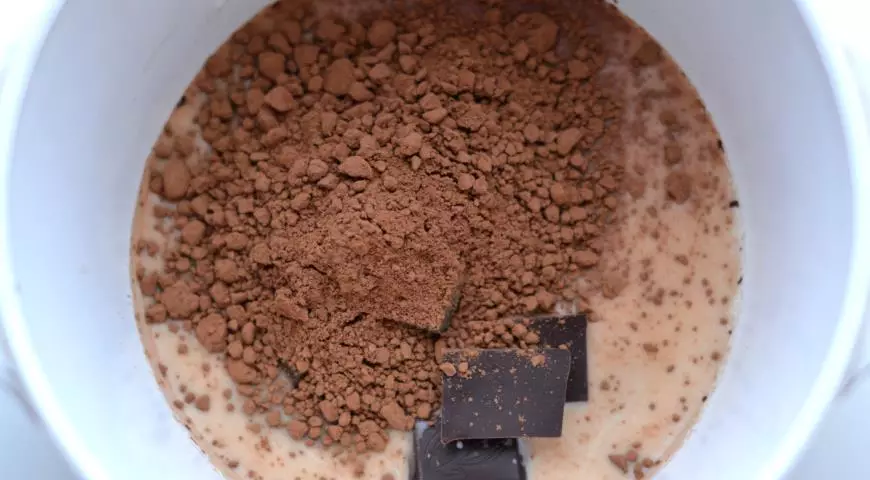 कोको पावडर सह स्वच्छ चॉकलेट