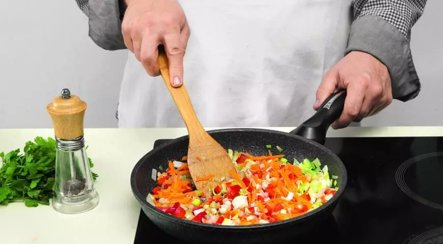 Stock foto gatim recetë: SARMA, numri i hapit 2