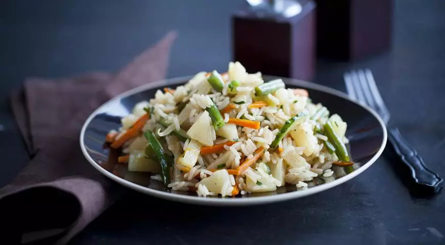 Rice with pineapples