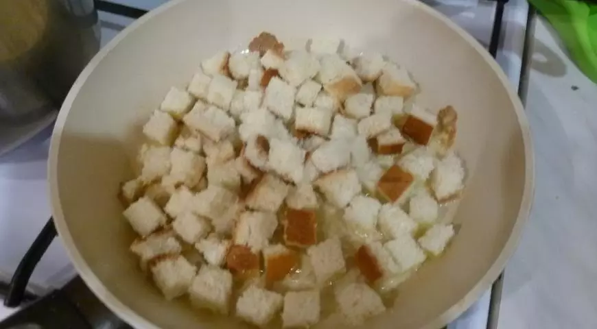 Konzani ma croutons pa zonona