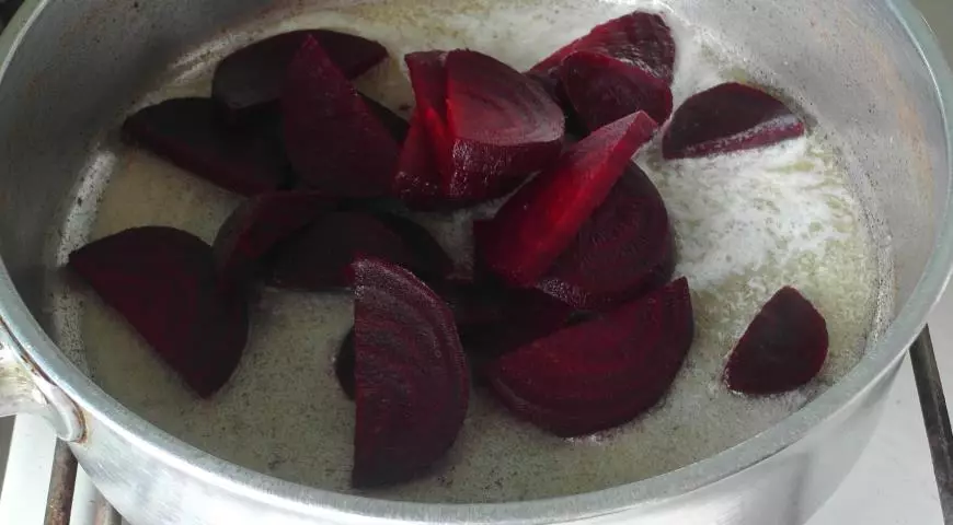 Fry beets sa mantikilya