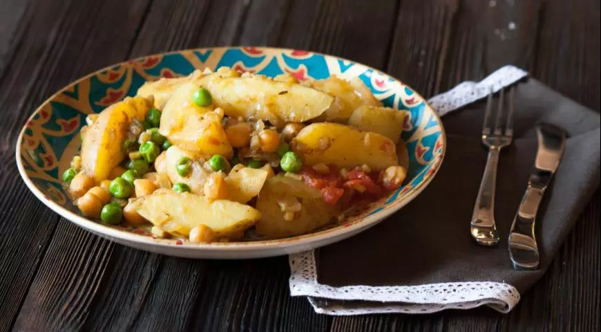 Patacas con curry, cero e chícharos