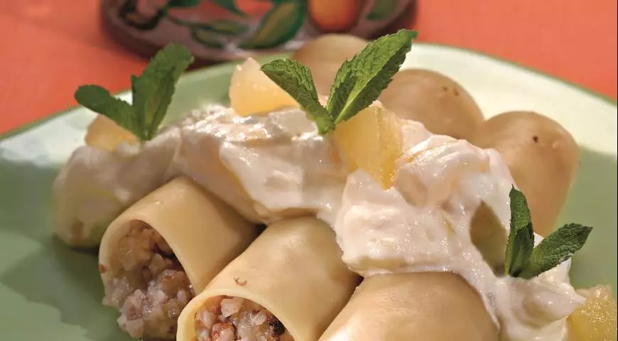 Cannelloni with nuts and pineapples