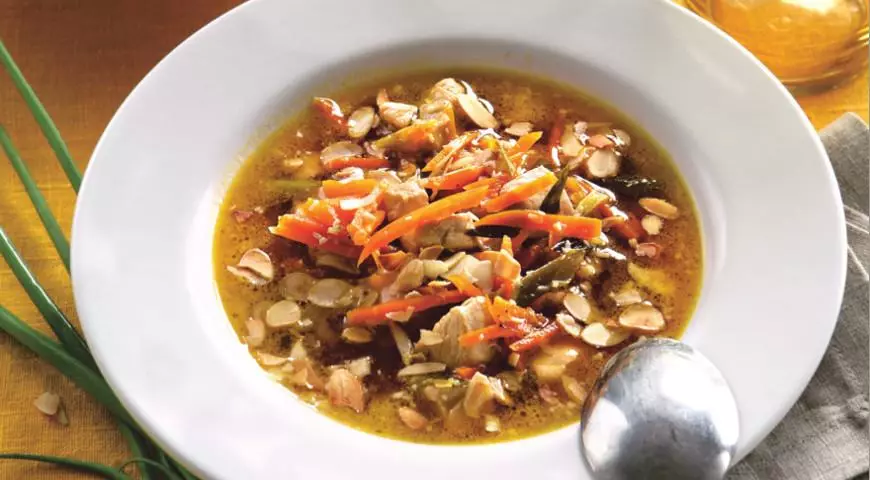 Sopa de frango médio