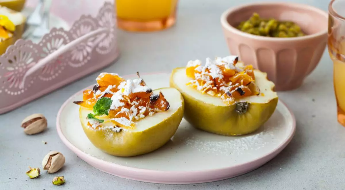 Pommes cuites au four avec huile de pistache douce