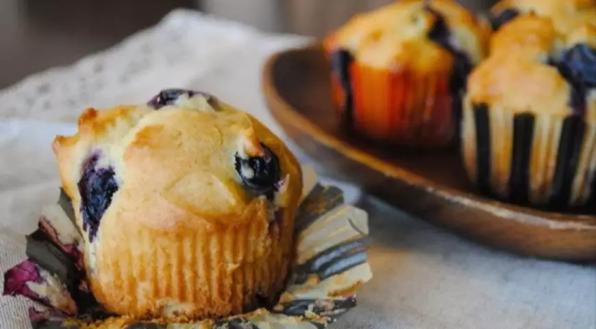 Muffins bi bejna reş