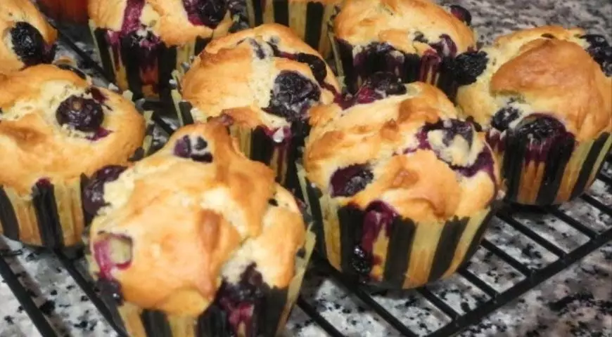 Muffins kun Black Currant preta por registri