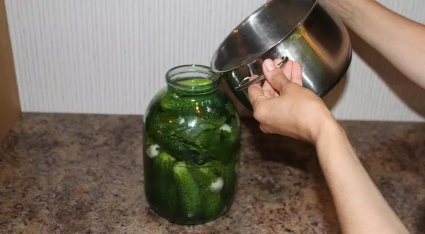 Fuel low-headed cucumbers with boiling water