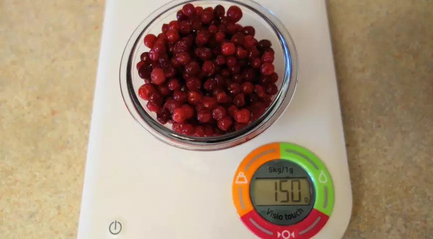 Prepare a lingonberry for home cake