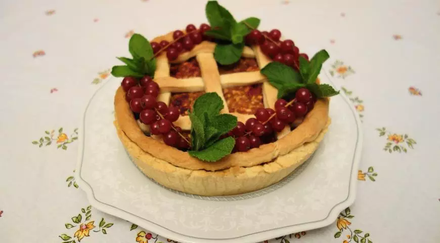 Home Pie with dried fruit and lingonberry decorate berries