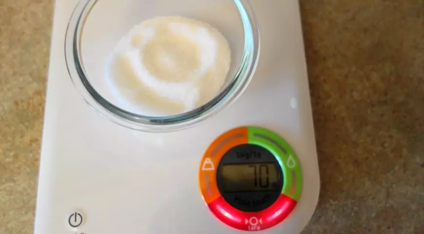 Measure 70 g of sugar