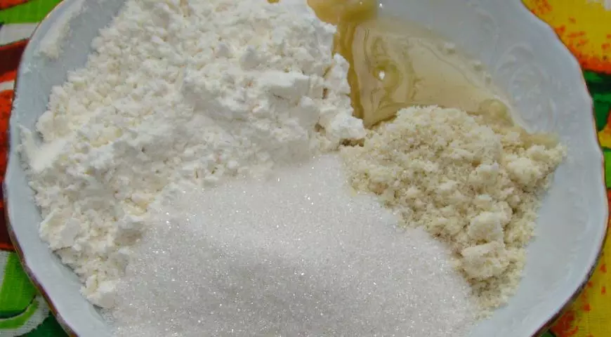 Misture os ingredientes para a pitada do bolo
