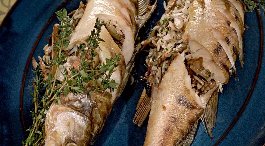 Péirse Pike Stuffed le Rice