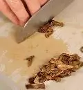 Фото за готвење рецепт за готвење: црвен кромид со полнење на печурки, чекор број 2