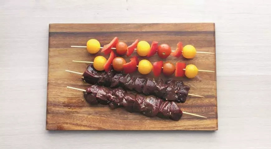 Stock Foto Madlavning Opskrift: Kebab fra lamlever, trin №4