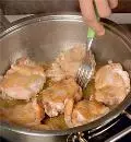 Foto de stock Receta de cocina: vallas de pollo con arroz azafrán, paso número 2