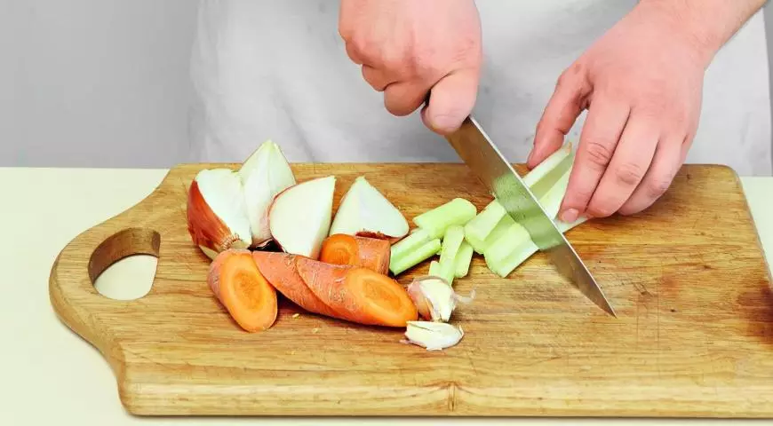 Stock Photo Kochen Rezept: Gemüsesuppe mit flacher Paste, Schritt Nummer 1