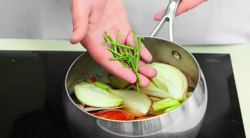 Stock Photo Kochen Rezept: Gemüsesuppe mit flacher Paste, Schritt Nummer 2